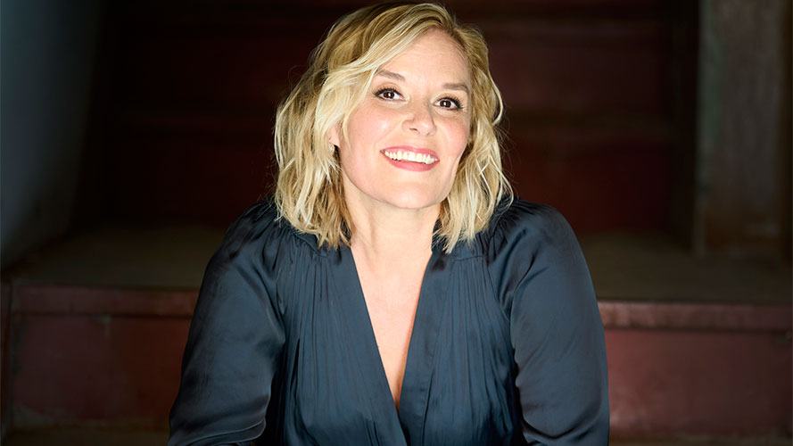 L'humoriste Rachelle Elie présente son premier 60 minutes en français ...